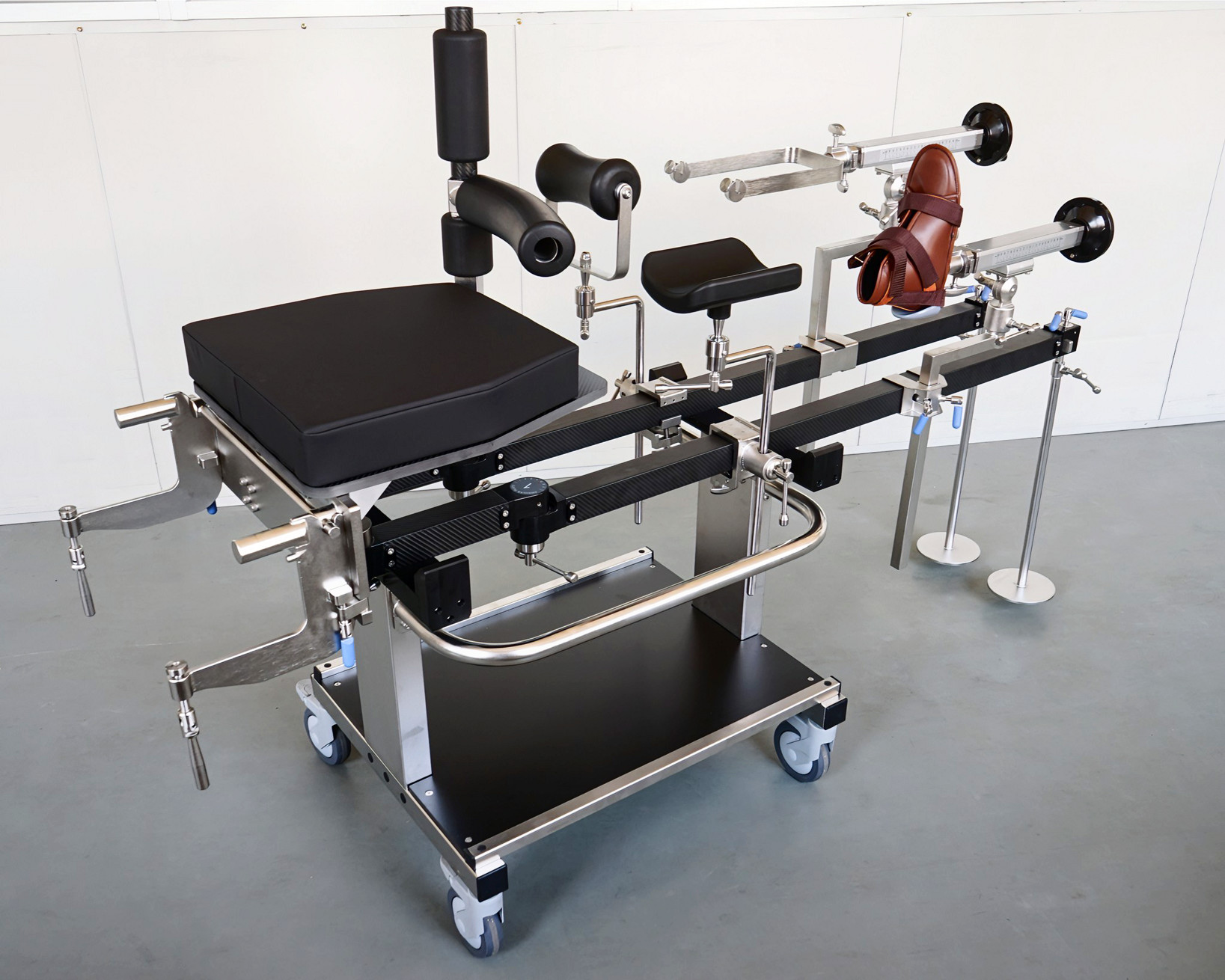 Standard Size Orthopedic Traction Frame Carbon Fiber Operation Table ...